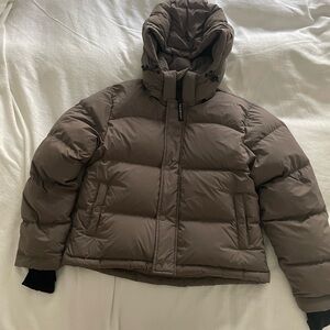 Aritzia | Jackets & Coats | Aritzia Super Puff Shortie Puffer Jacket ...